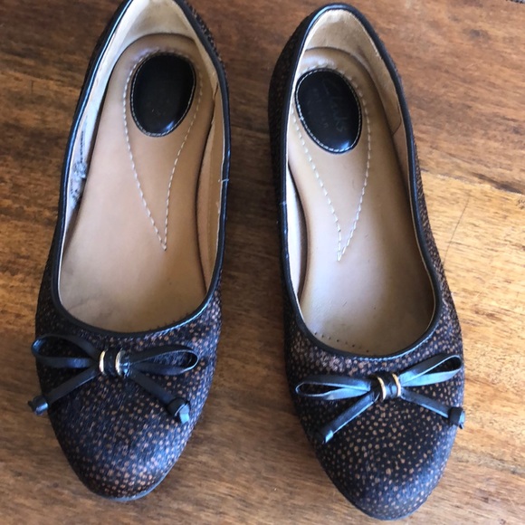 Clarks | Shoes | Clarks Animal Print Ballet Flats W Bow | Poshmark